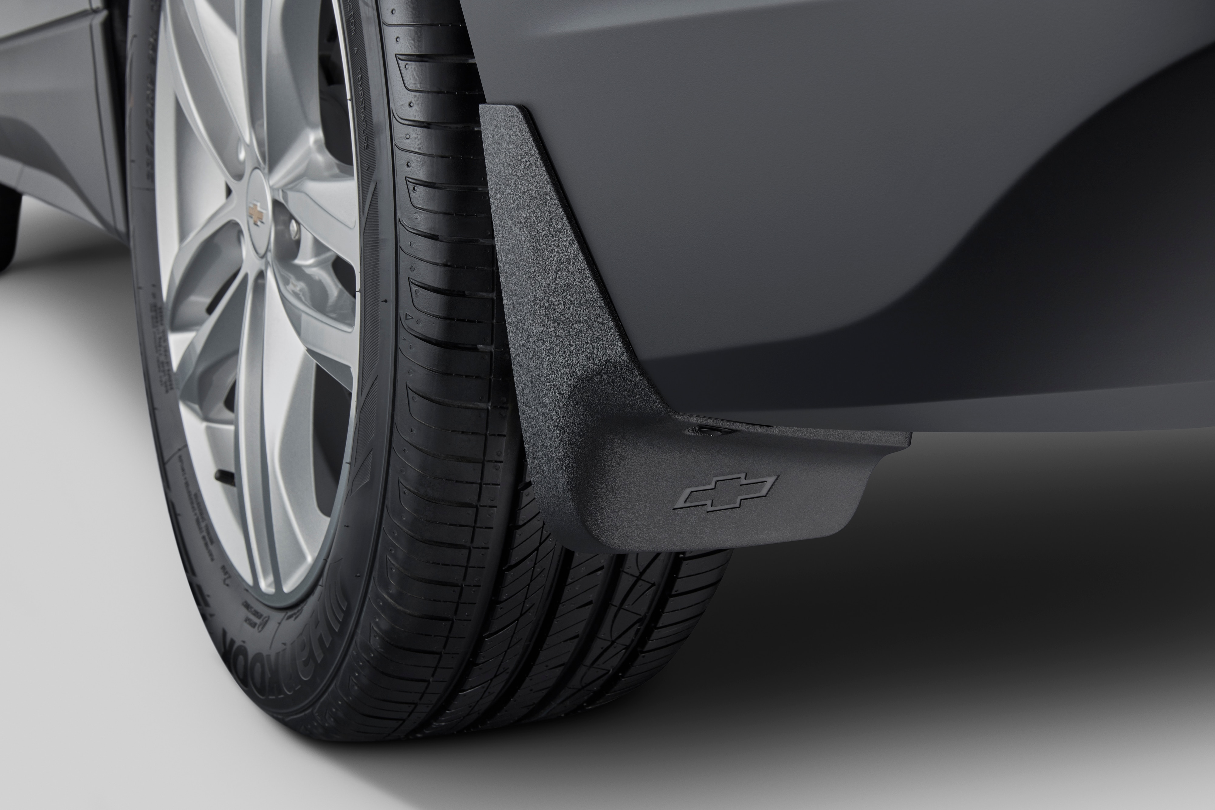 Rear Splash Guards in Black with Bowtie Logo | 84519651 | Chevrolet ...